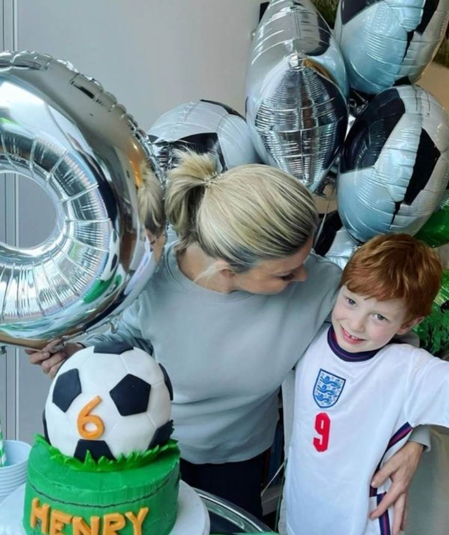 Her little summer babe! Inside Home And Away star Emily Symons ...